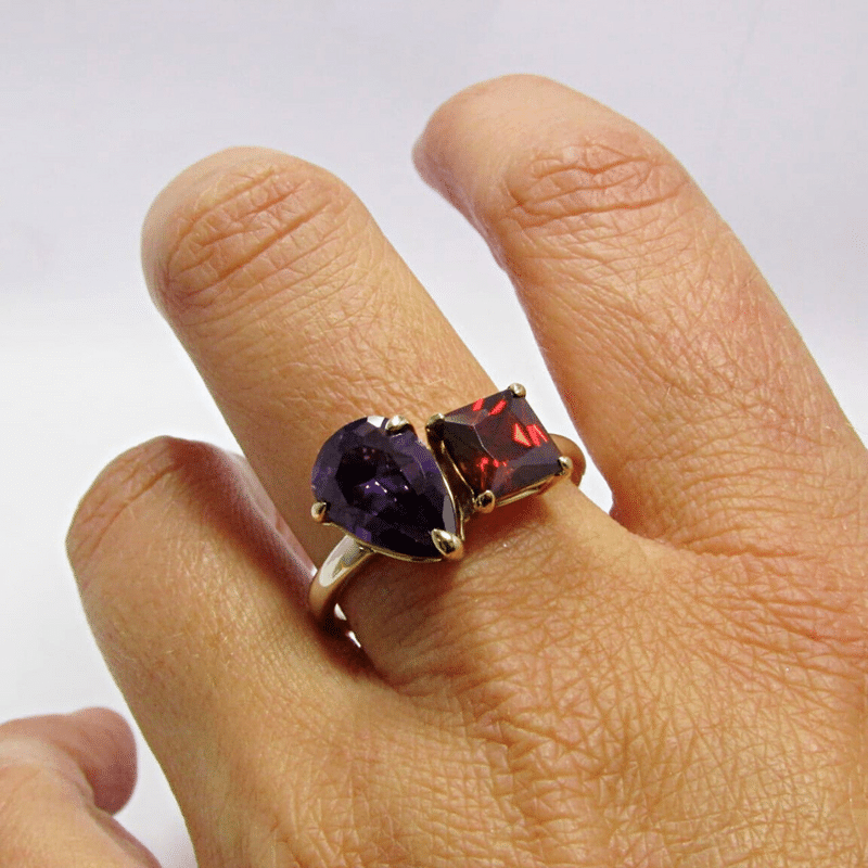 Castelyn Two Tone - Beautiful Selection